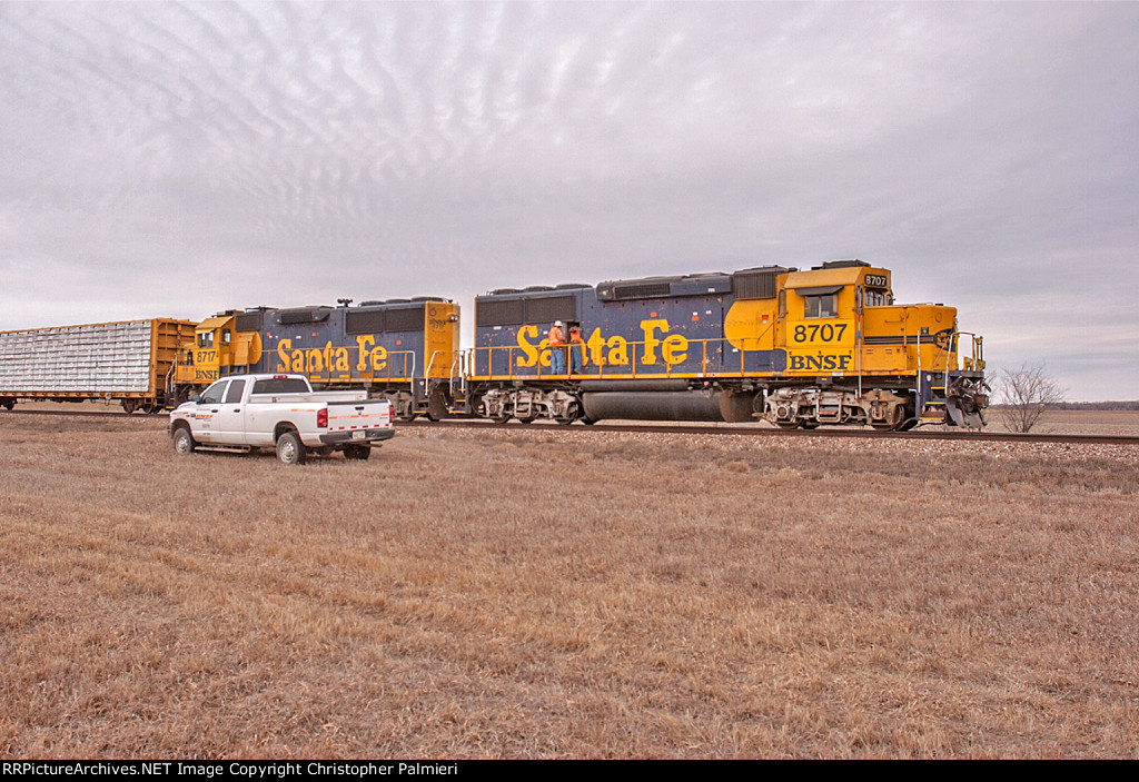 BNSF 8707 and BNSF 8717 Lead M-LINLIN1-20